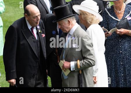 Lord Soames of Fletching talks to the King at Royal Ascot on Ladies Day ...