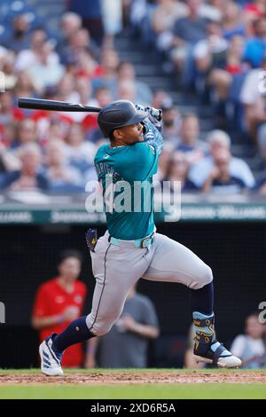 Seattle Mariners outfielder Julio Rodríguez walks near his position ...