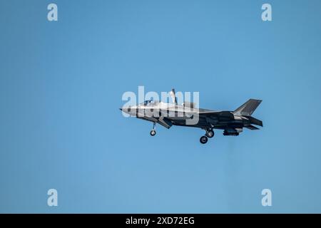 United States Navy F 35-B Fighter Jet in Hover Mode Stock Photo - Alamy