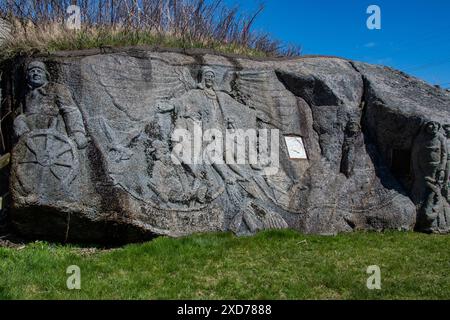 Fisherman's Monument carved granite sculpture in Peggy's Cove, Nova ...