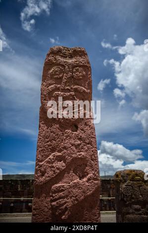 stone carved statue in Tiwanaku Bolivia Stock Photo - Alamy