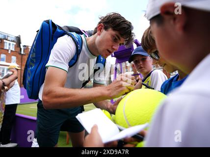 Jack Draper signs autographs on day seven of the cinch Championships at ...