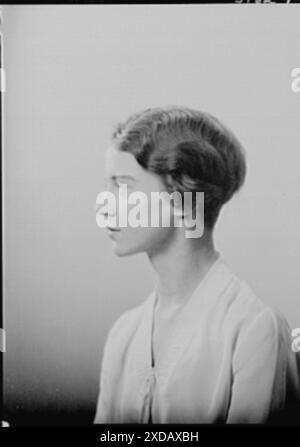 Marvin, Judith, Miss, portrait photograph. Genthe photograph collection ...