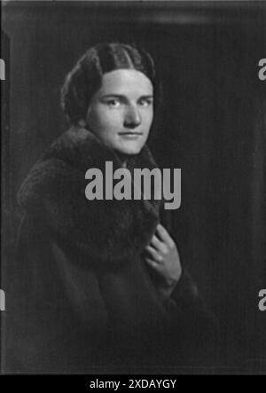 Jennings, Constance, Miss, portrait photograph. Genthe photograph ...