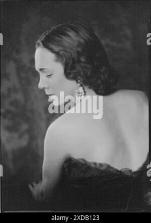Sloan, Ruth, Miss, portrait photograph. Genthe photograph collection ...
