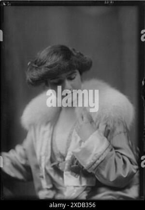 Kaskell, Miss, portrait photograph. Genthe photograph collection Stock ...