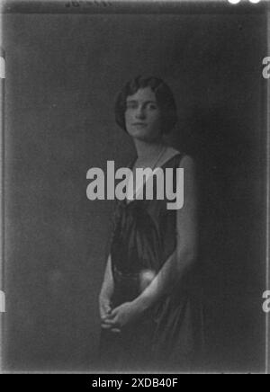 Cowles, Cecil, Miss, portrait photograph. Genthe photograph collection ...