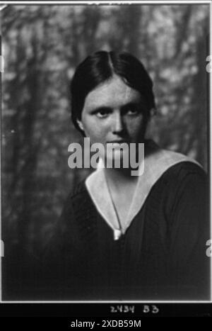 Chamberlain, Helen, Miss, portrait photograph. Genthe photograph ...