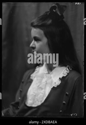Bull, Fred, Mr., daughter of, portrait photograph. Genthe photograph ...