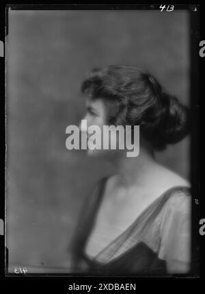 Jolliffe, Virginia, Miss, portrait photograph, 1913 Stock Photo - Alamy