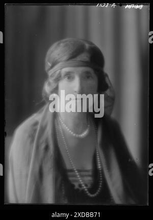 Duff-Gordon, Lady, portrait photograph. Genthe photograph collection ...