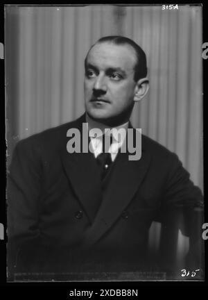 Hecht, Rudolph, Mr., portrait photograph, 1913 Stock Photo - Alamy