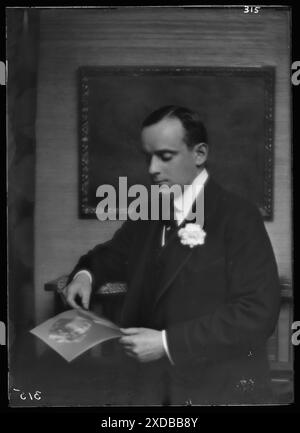 Hecht, Rudolph, Mr., portrait photograph, 1913 Stock Photo - Alamy