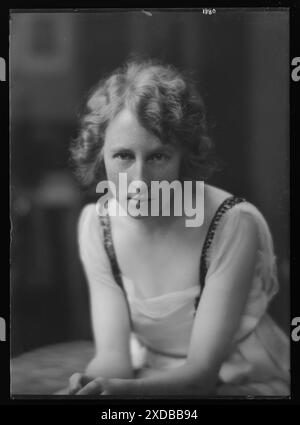Rummel, William Morse, Mrs., portrait photograph. Genthe photograph ...