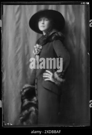 Osborn, Audrey, Miss, portrait photograph. Genthe photograph collection ...