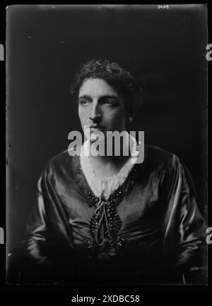 Leiber, Fritz, Mr., in costume. Genthe photograph collection Stock ...