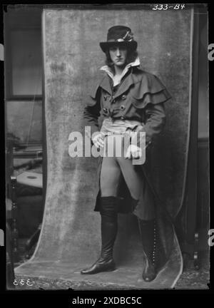 Tellegen, Louis, Mr., in costume. Genthe photograph collection Stock ...