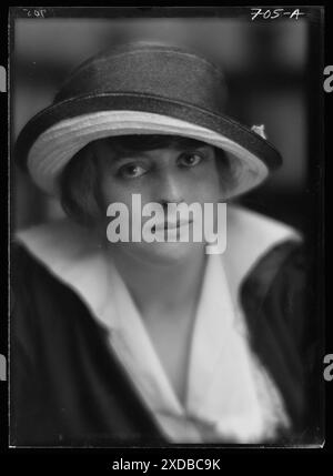 Boland, Mary, Miss, portrait photograph. Genthe photograph collection ...