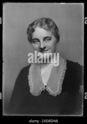 Bruere, Martha, Miss, portrait photograph. Genthe photograph collection ...