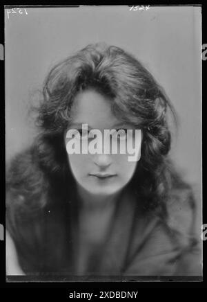 Palmer, May, Miss, portrait photograph, 1916 Stock Photo - Alamy