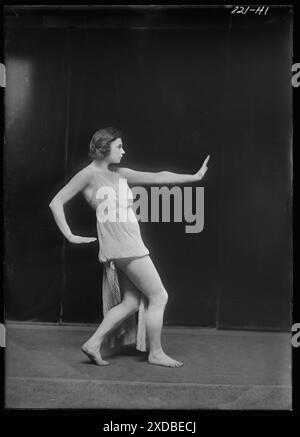 Marion Morgan dancer. Genthe photograph collection Stock Photo - Alamy