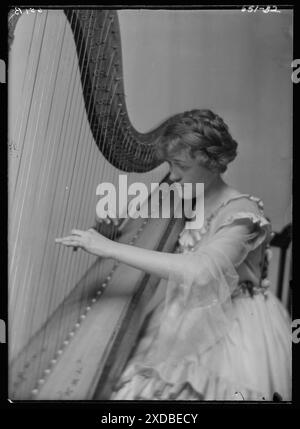 Dilling, Mildred, Miss, portrait photograph. Genthe photograph ...