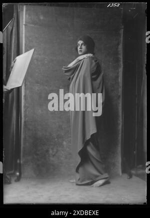 Shawn, Ted, Mr., portrait photograph. Genthe photograph collection ...