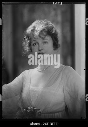 Miss Laura Hope Crews, portrait photograph, 1918 Nov. 8. American ...