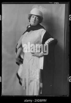Miss Katherine Locke, portrait photograph, 1918 June 19 Stock Photo - Alamy