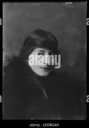 Lord, M., Miss (Mrs. James Kemp), portrait photograph. Genthe ...