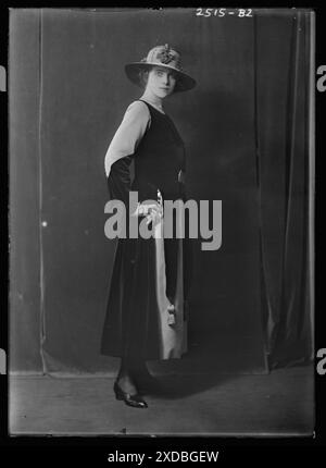 Goff, Marie, Miss, portrait photograph. Genthe photograph collection ...