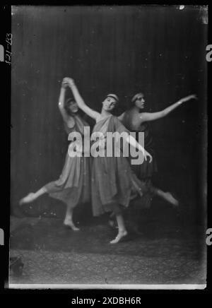 Marion Morgan dancers. Genthe photograph collection Stock Photo - Alamy