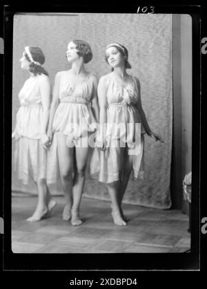 Anna Duncan and dancers. Genthe photograph collection Stock Photo - Alamy