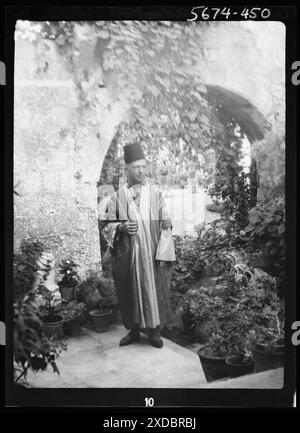 Benetti, Franco, Mr., standing outdoors, 1929 Stock Photo - Alamy