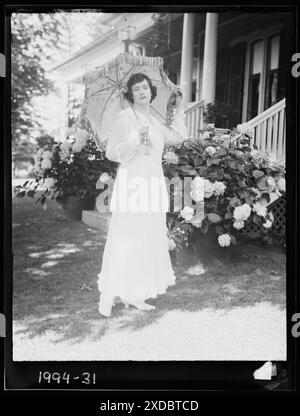 Leslie, Margeurite, standing outdoors. Genthe photograph collection ...