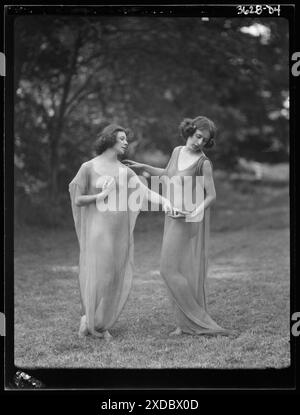 Desha and Leah. Genthe photograph collection Stock Photo - Alamy