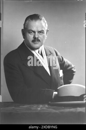 Norris, Charles G., Mr., portrait photograph. Genthe photograph ...