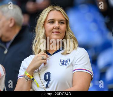 Harry Kane's wife Katie Goodland (right) and parents Kim and Patrick ...