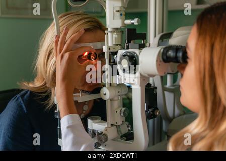 Eye pressure testing using applanation tonometry in professional ...