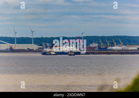Cruise ship Corinthian about to Royal Portbury Docks lock gate Stock ...