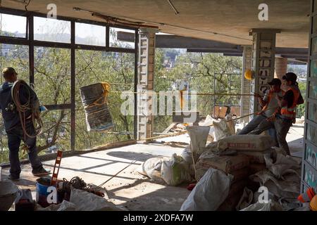 Mexican construction workers cement pouring concrete Stock Photo - Alamy