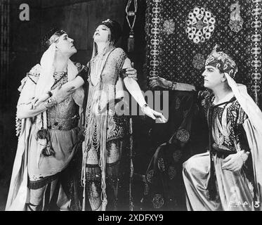 BETTY BLYTHE in the lost Silent Film THE QUEEN OF SHEBA 1921 Director J ...