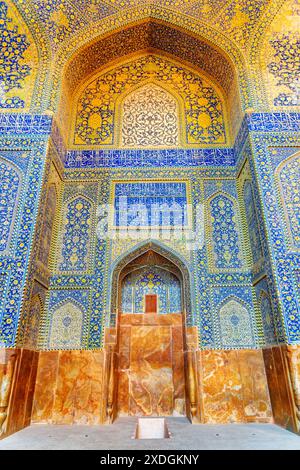 Awesome view of the Shah Mosque (Imam Mosque) from Naqsh-e Jahan Square ...