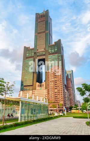 Amazing Kaohsiung skyline, Taiwan. 85 Sky Tower Stock Photo - Alamy