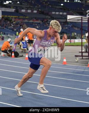 Charlie Carvell competing in the mixed 4x400m relay final at the ...