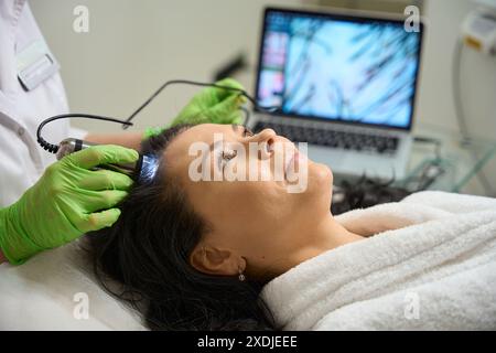 Diagnostic procedure using a trichoscope in a modern clinic Stock Photo ...
