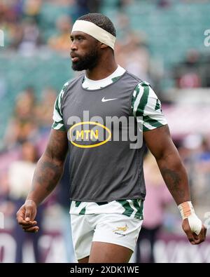 Siya Kolisi of South Africa warms-up ahead of the Quilter Nations ...