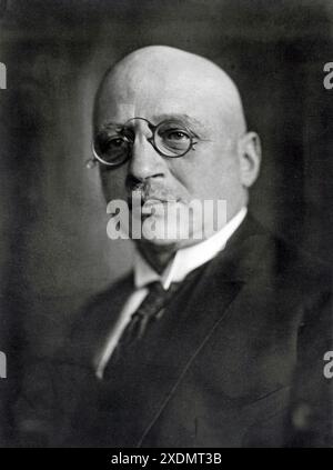 Fritz HABER (1868-1934) German chemist at work in his laboratory at ...