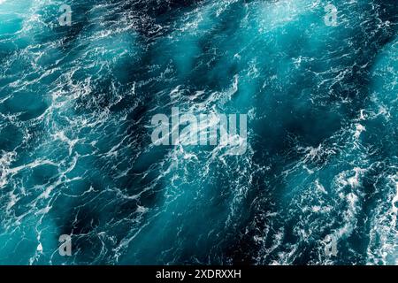 Ocean’s Fury: Waves Clash in Aquatic Dance Stock Photo - Alamy