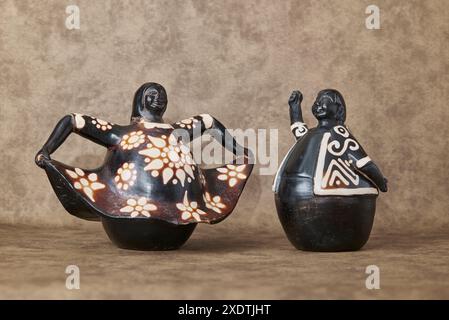 Peruvian ceramics from Chulucanas representing the dance of the ...